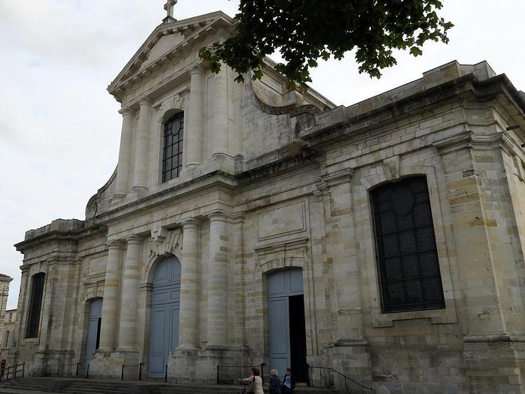 Saint Louis Cathedral - Things to see in La Rochelle in France