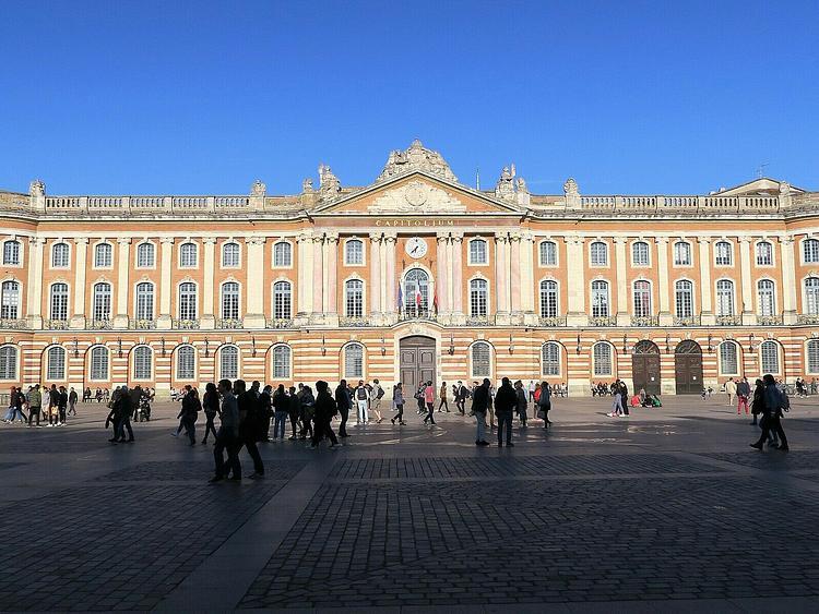 Le Capitole - Lieux à voir et quoi visiter à Toulouse
