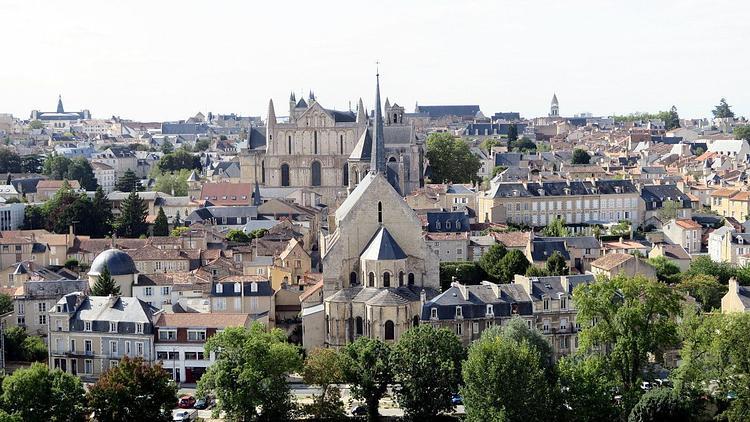 City of Poitiers - Sightseeing tour in Poitiers in France